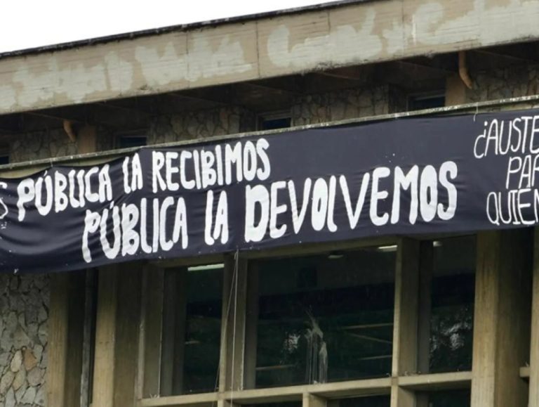 Gobierno firma decreto para formalizar empleo de docentes en ...